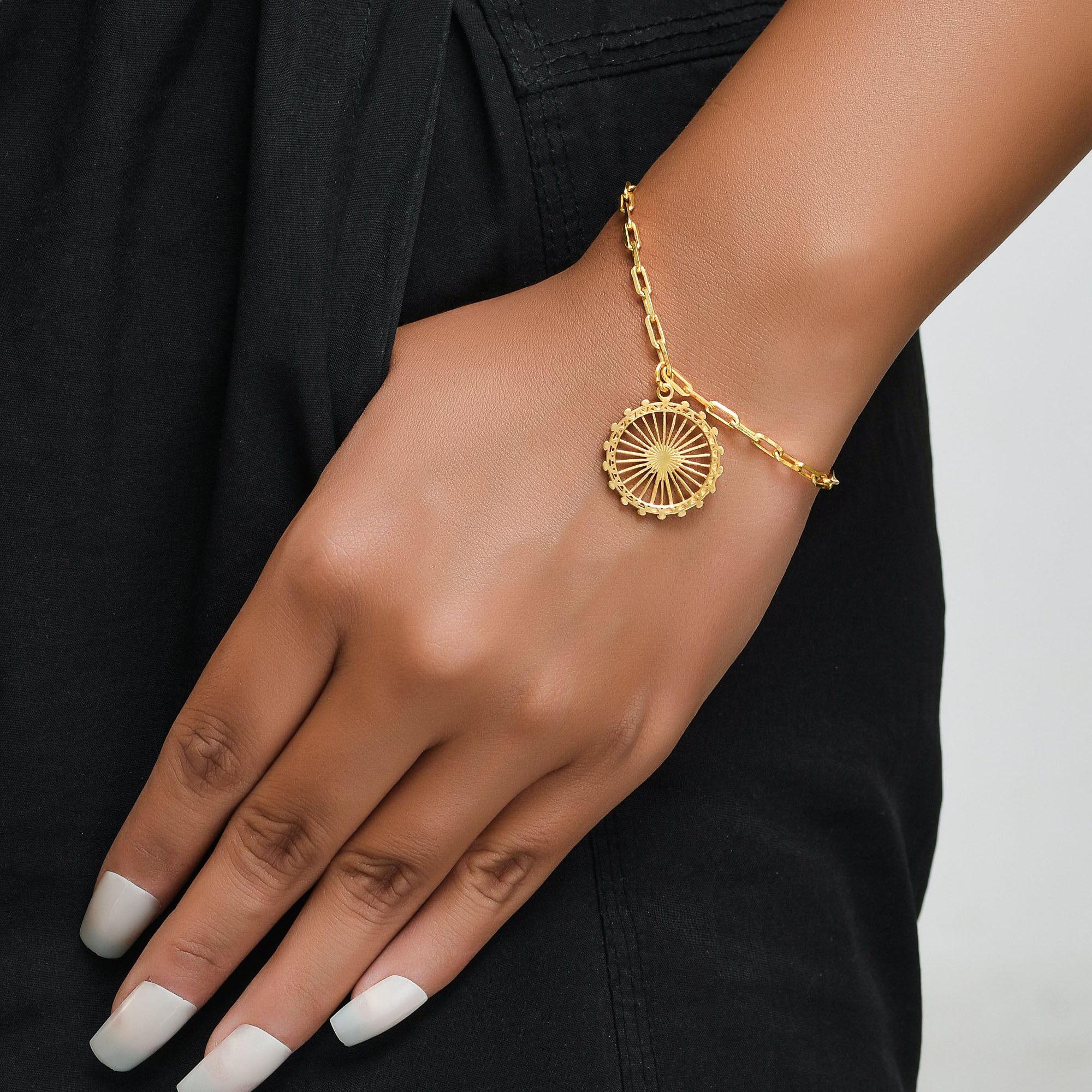 Jey Jewels London Eye Gold Dangling Bracelet