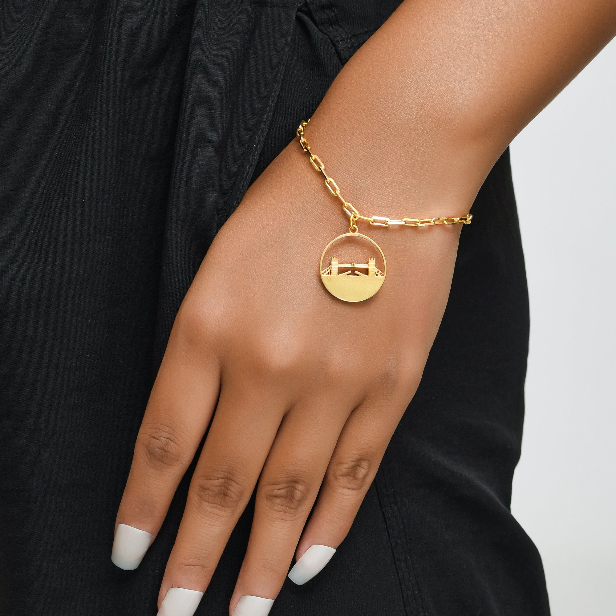 Jey Jewels Tower Bridge Gold Dangling Bracelet